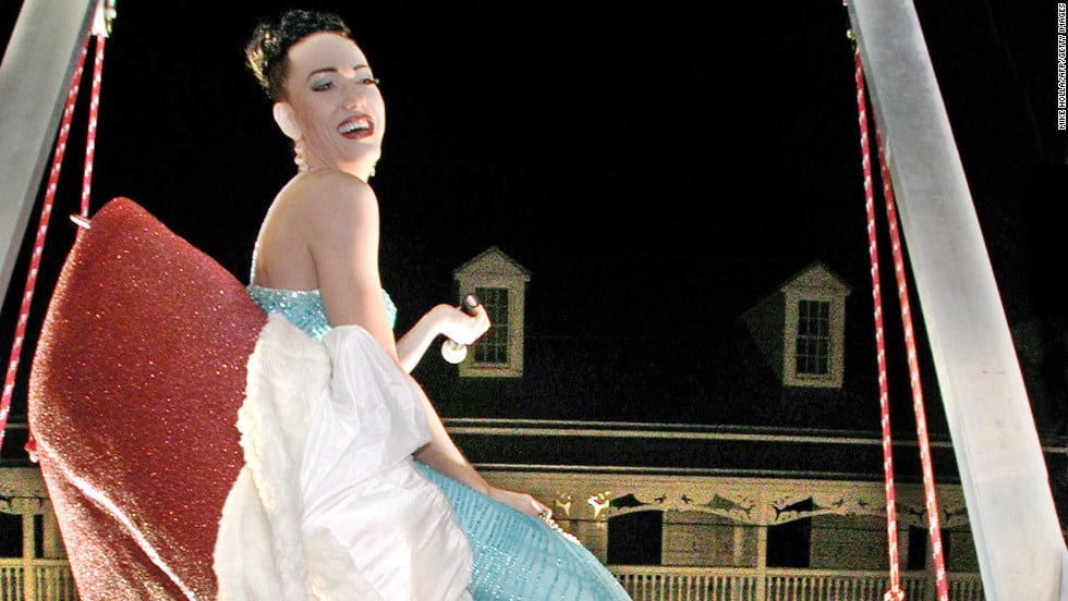 Key West’s High Heel Drop: A 22-Year Tradition - Fagabond